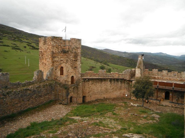 El Castillo de Cornatel - Turismo Activo Bierzo
